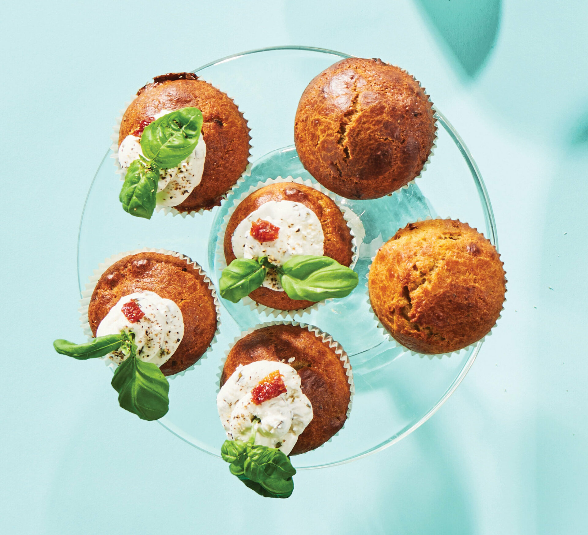 Hartige cupcakes pesto en zongedroogde tomaten - Louis Delhaize