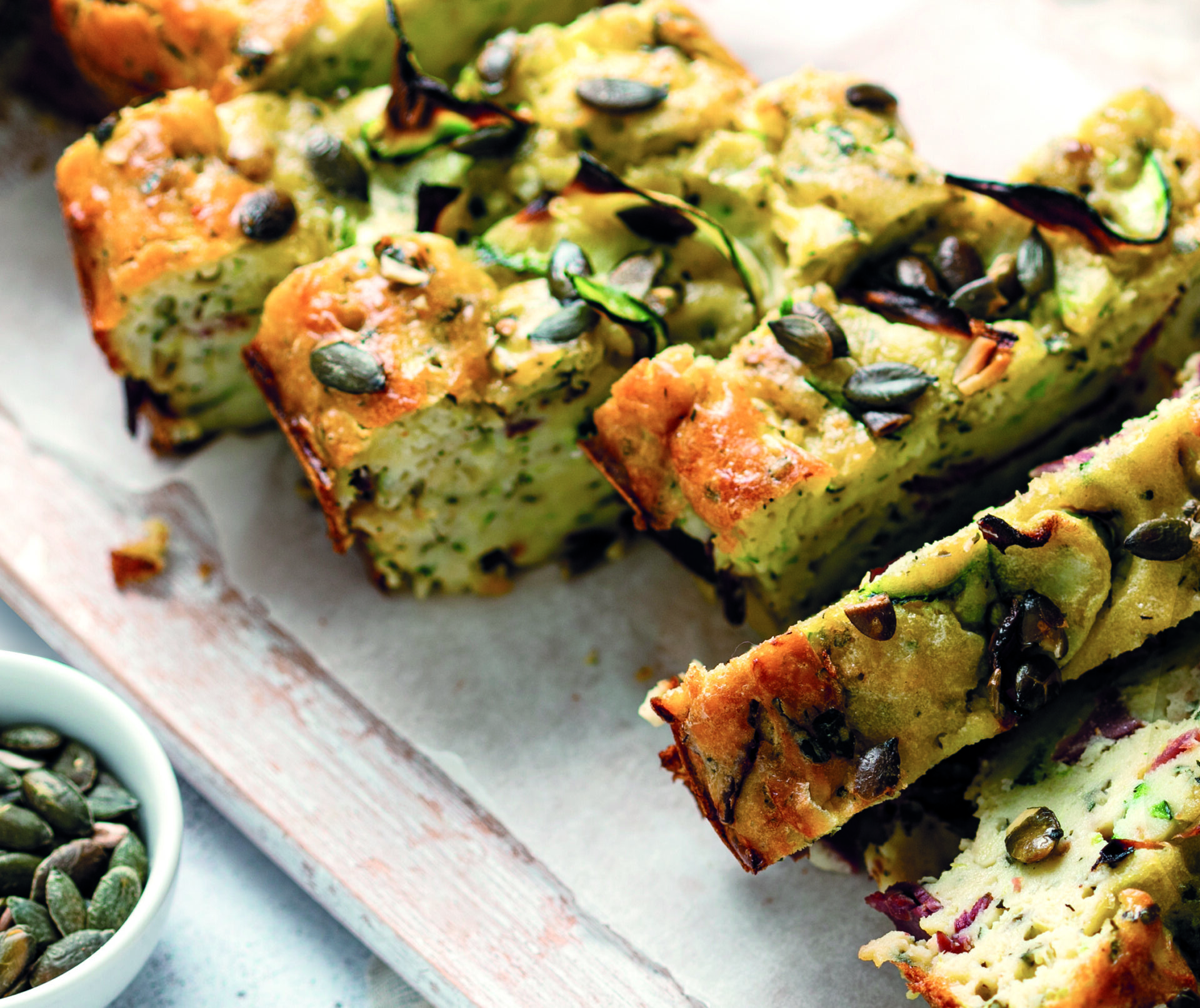 Cake salé courgettes & olives - Louis Delhaize